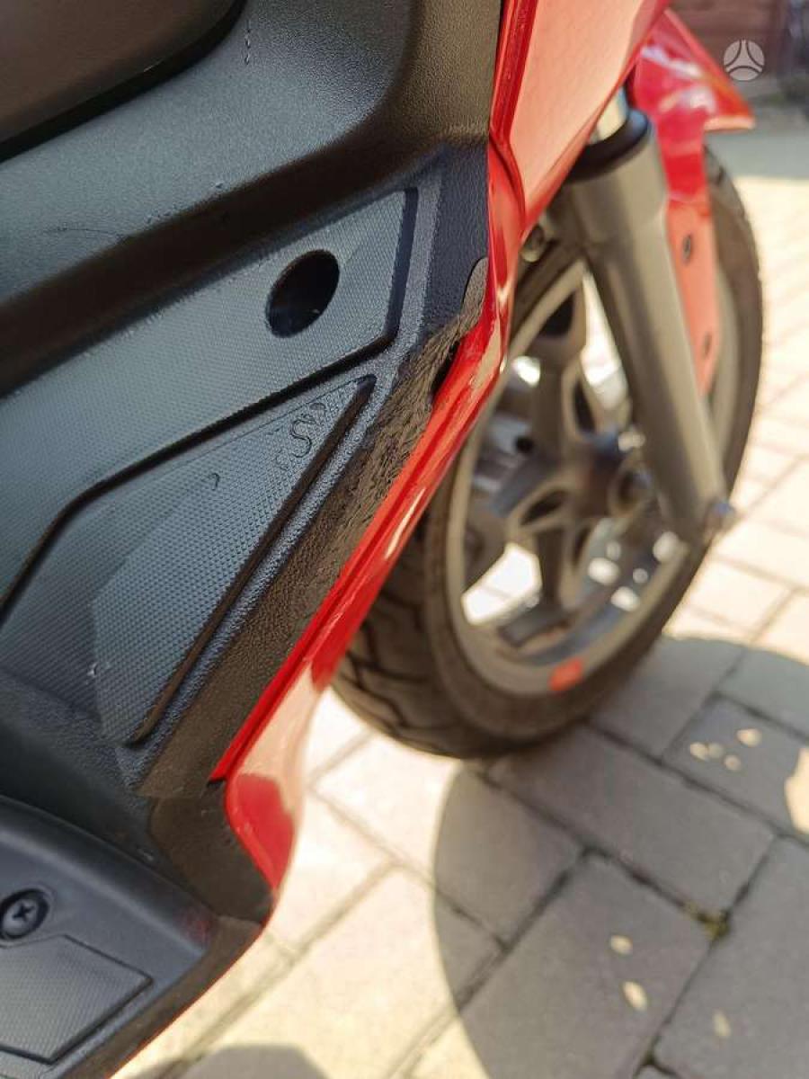 Red Aprilia SXR 2024 in Kaunas, with an engine capacity of 49.00 L and mileage of 2 thousand km for 1850 €, photo 12 on AUTOMOTO.COM.LV