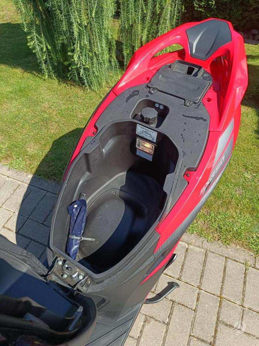 Red Aprilia SXR 2024 in Kaunas, with an engine capacity of 49.00 L and mileage of 2 thousand km for 1850 €, photo 25 on AUTOMOTO.COM.LV
