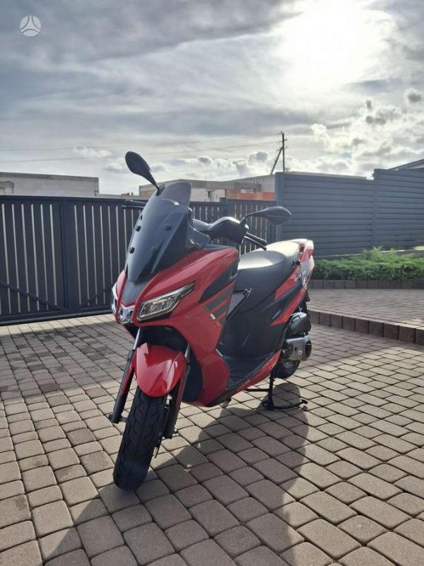Sarkans Aprilia SXR 2024 Telšiai, ar dzinēja tilpumu 49.00 L un nobraukumu 6 tūkst. km par 1850 €, foto 1 vietnē AUTOMOTO.COM.LV