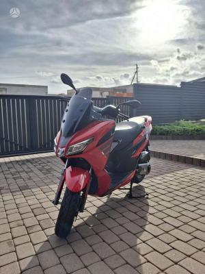 Sarkans Aprilia SXR 2024 Telšiai, ar dzinēja tilpumu 49.00 L un nobraukumu 6 tūkst. km par 1850 €, foto  vietnē AUTOMOTO.COM.LV