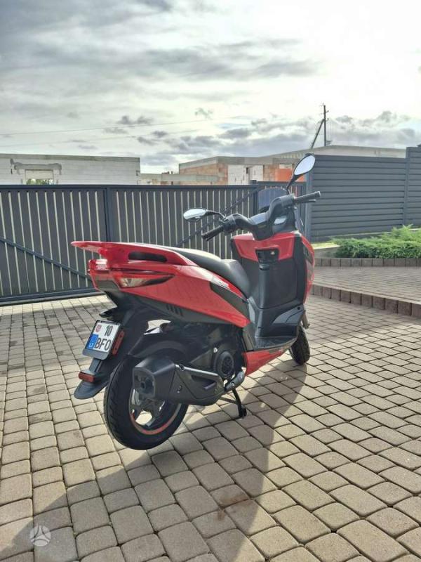 Sarkans Aprilia SXR 2024 Telšiai, ar dzinēja tilpumu 49.00 L un nobraukumu 6 tūkst. km par 1850 €, foto 2 vietnē AUTOMOTO.COM.LV