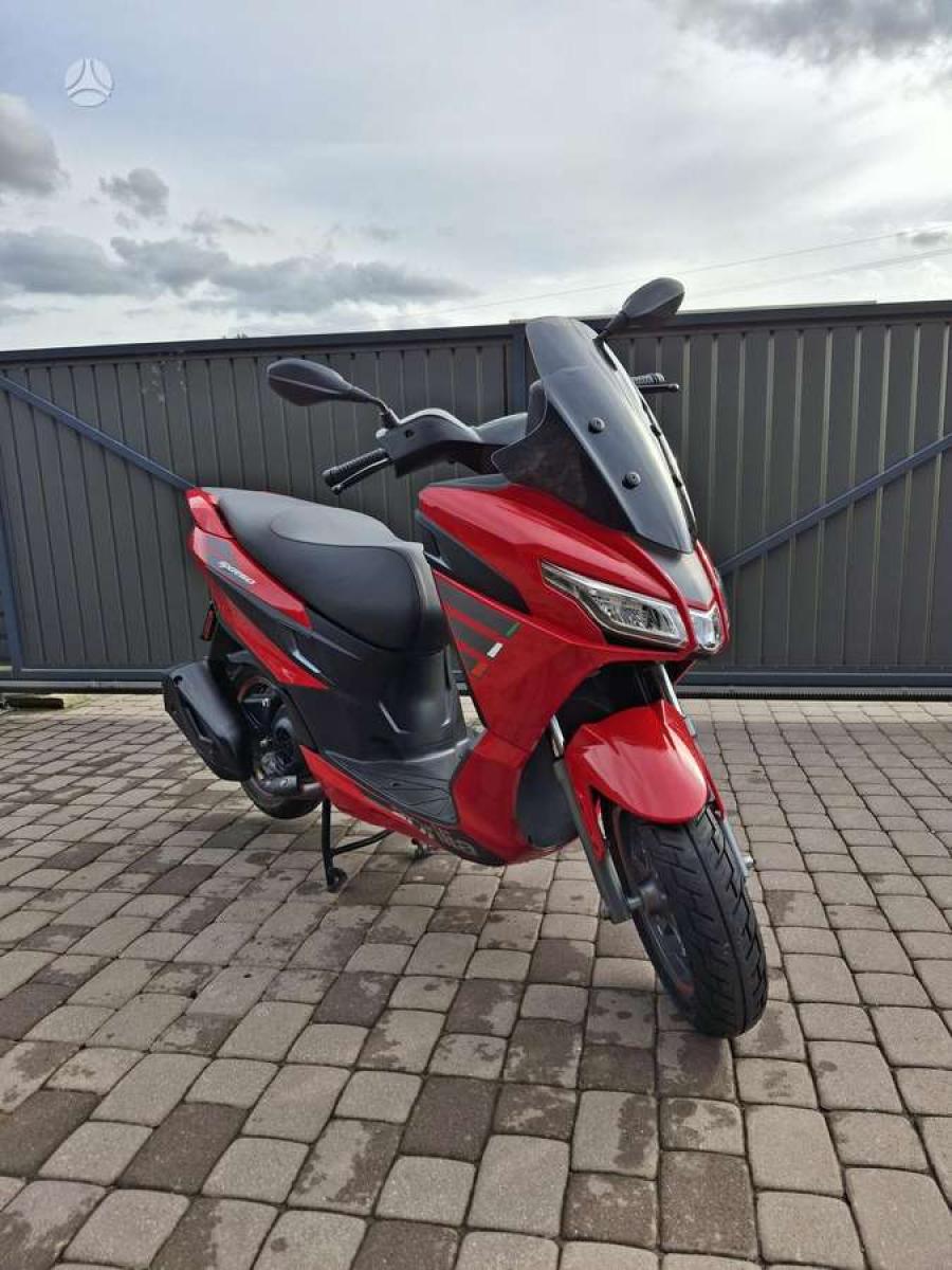Red Aprilia SXR 2024 in Telschi, with an engine capacity of 49.00 L and mileage of 6 thousand km for 1850 €, photo 4 on AUTOMOTO.COM.LV