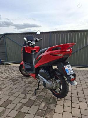 Red Aprilia SXR 2024 in Telschi, with an engine capacity of 49.00 L and mileage of 6 thousand km for 1850 €, photo 5 on AUTOMOTO.COM.LV
