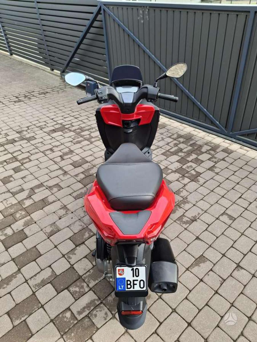 Red Aprilia SXR 2024 in Telschi, with an engine capacity of 49.00 L and mileage of 6 thousand km for 1850 €, photo 6 on AUTOMOTO.COM.LV