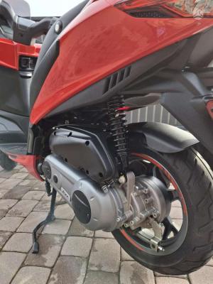 Red Aprilia SXR 2024 in Telschi, with an engine capacity of 49.00 L and mileage of 6 thousand km for 1850 €, photo 9 on AUTOMOTO.COM.LV