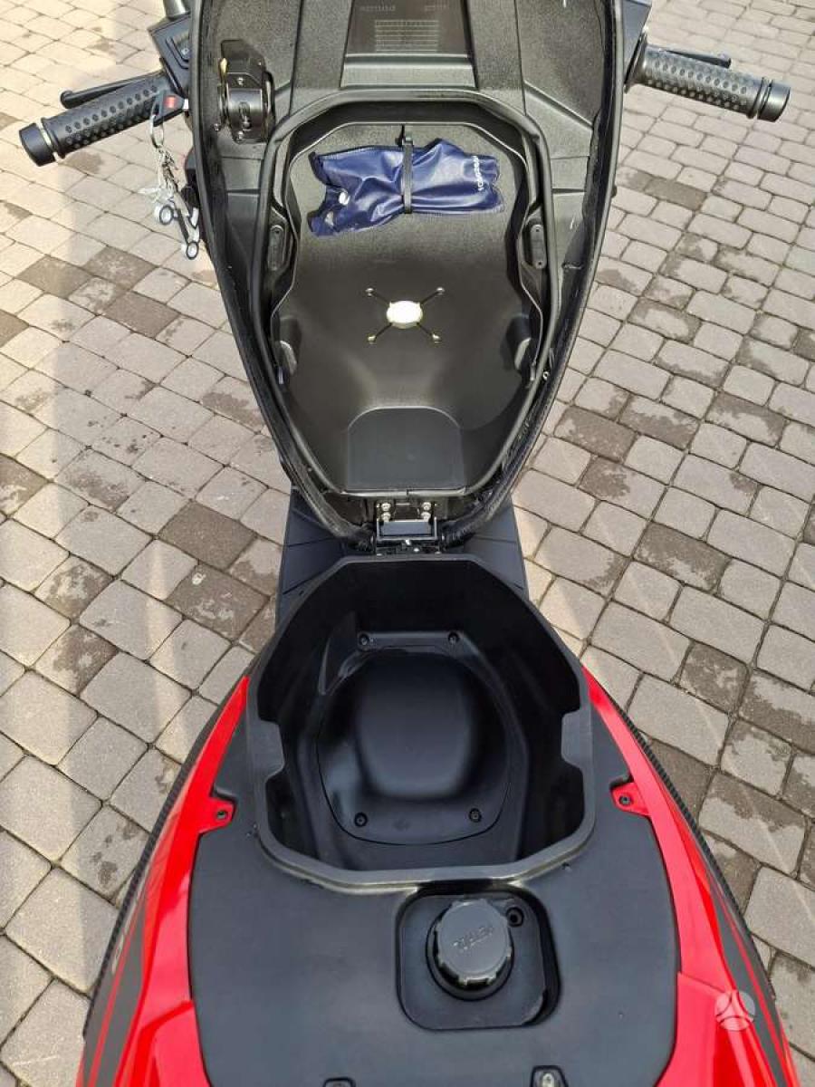 Red Aprilia SXR 2024 in Telschi, with an engine capacity of 49.00 L and mileage of 6 thousand km for 1850 €, photo 12 on AUTOMOTO.COM.LV