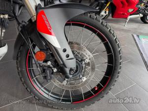 Sarkans Aprilia Tuareg 2022 Tallina, ar dzinēja tilpumu 0.66 L un nobraukumu 25 tūkst. km par 8490 €, foto 13 vietnē AUTOMOTO.COM.LV