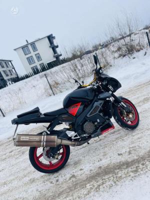 Melns Aprilia Tuono 2006 Kauņa, ar dzinēja tilpumu 1.00 L un nobraukumu 30 tūkst. km par 1600 €, foto  vietnē AUTOMOTO.COM.LV