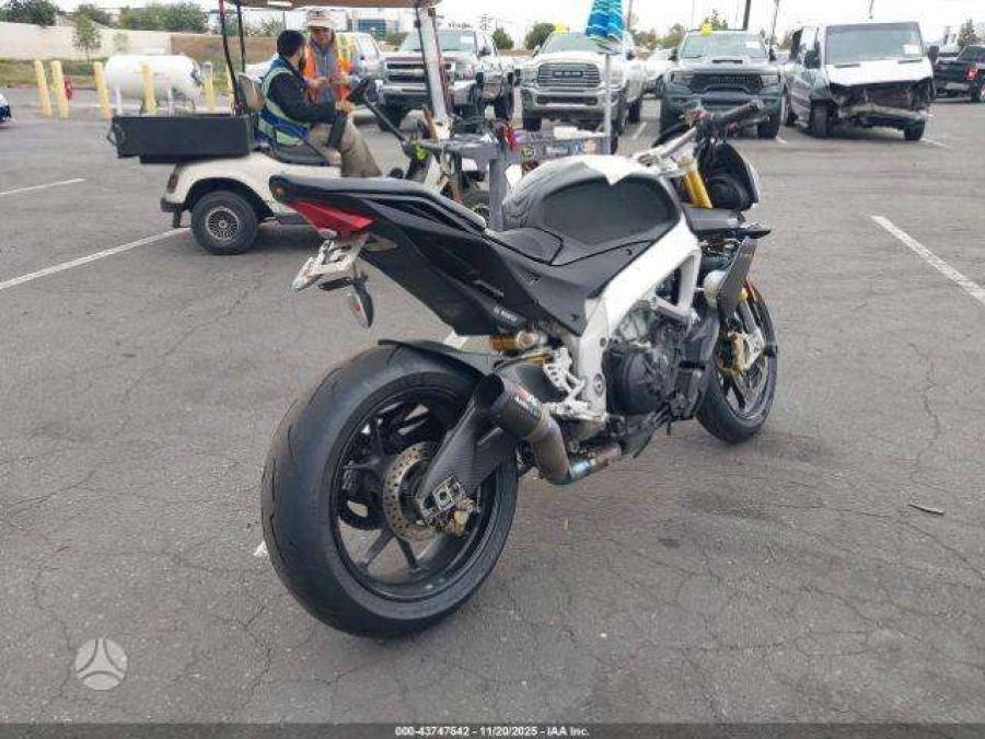 Melns Aprilia Tuono 2015 Klaipėda, ar dzinēja tilpumu 1.00 L un nobraukumu 43 tūkst. km par 4500 €, foto 4 vietnē AUTOMOTO.COM.LV