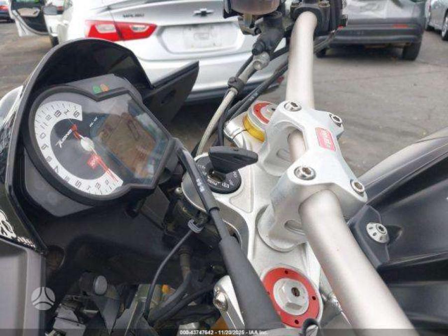 Melns Aprilia Tuono 2015 Klaipėda, ar dzinēja tilpumu 1.00 L un nobraukumu 43 tūkst. km par 4500 €, foto 11 vietnē AUTOMOTO.COM.LV
