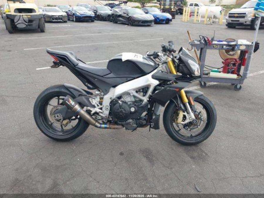 Melns Aprilia Tuono 2015 Klaipėda, ar dzinēja tilpumu 1.00 L un nobraukumu 43 tūkst. km par 4500 €, foto 12 vietnē AUTOMOTO.COM.LV