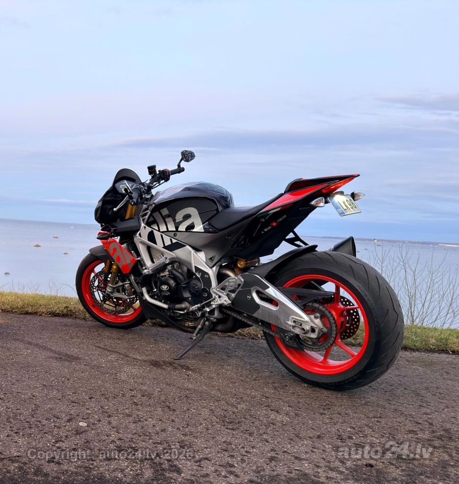 Black Aprilia Tuono 2018 in Tallinn, with an engine capacity of 1.10 L and mileage of 12 thousand km for 11500 €, photo 3 on AUTOMOTO.COM.LV