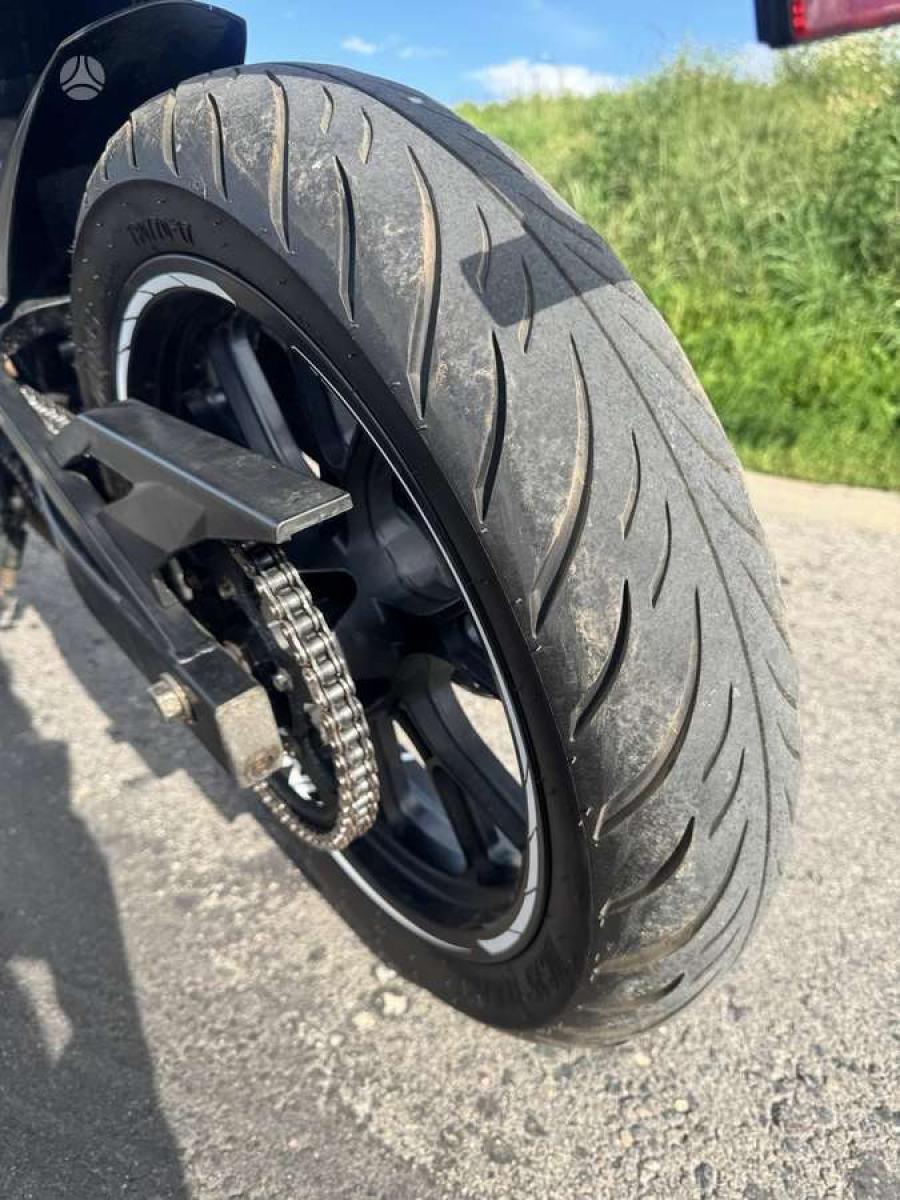 Black Aprilia Tuono 2019 in Kaunas, with an engine capacity of 0.13 L and mileage of 18 thousand km for 2300 €, photo 11 on AUTOMOTO.COM.LV