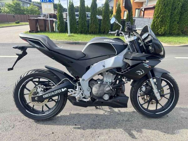 Black Aprilia Tuono 2019 in Kaunas, with an engine capacity of 0.13 L and mileage of 18 thousand km for 2300 €, photo 2 on AUTOMOTO.COM.LV
