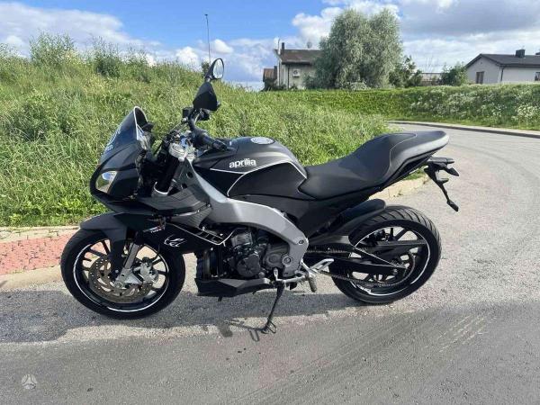 Black Aprilia Tuono 2019 in Kaunas, with an engine capacity of 0.13 L and mileage of 18 thousand km for 2300 €, photo 5 on AUTOMOTO.COM.LV