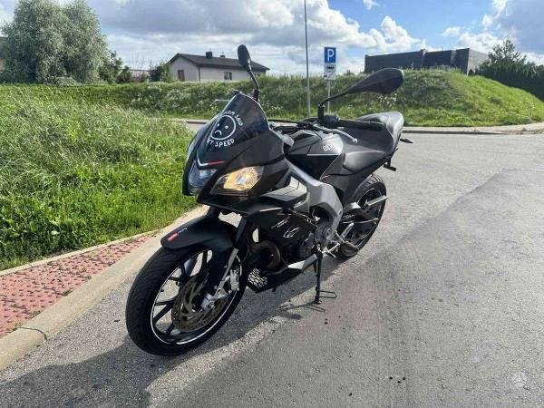 Black Aprilia Tuono 2019 in Kaunas, with an engine capacity of 0.13 L and mileage of 18 thousand km for 2300 €, photo 6 on AUTOMOTO.COM.LV
