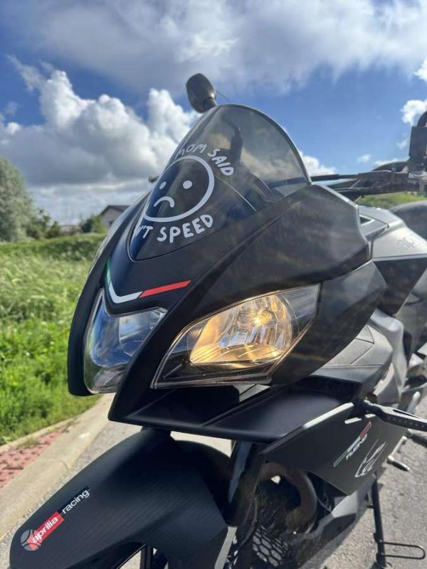 Black Aprilia Tuono 2019 in Kaunas, with an engine capacity of 0.13 L and mileage of 18 thousand km for 2300 €, photo 8 on AUTOMOTO.COM.LV