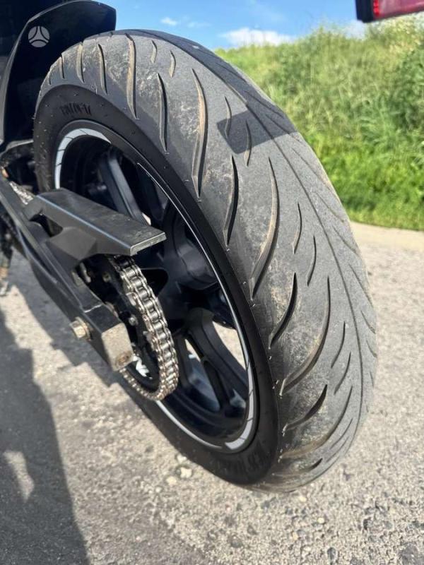 Black Aprilia Tuono 2019 in Kaunas, with an engine capacity of 0.13 L and mileage of 18 thousand km for 2300 €, photo 10 on AUTOMOTO.COM.LV