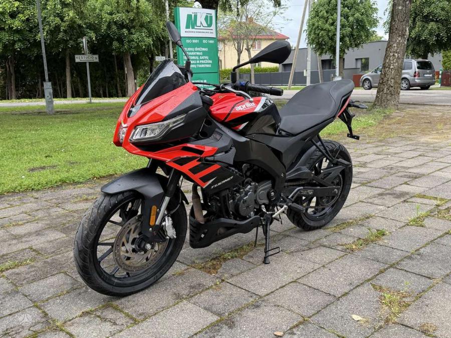 Melns Aprilia Tuono 2021 Mažeikiai, ar dzinēja tilpumu 0.13 L un nobraukumu 5 tūkst. km par 2150 €, foto 4 vietnē AUTOMOTO.COM.LV