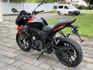 Melns Aprilia Tuono 2021 Mažeikiai, ar dzinēja tilpumu 0.13 L un nobraukumu 5 tūkst. km par 2150 €, foto 5 vietnē AUTOMOTO.COM.LV