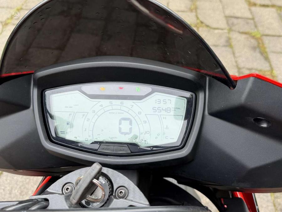 Melns Aprilia Tuono 2021 Mažeikiai, ar dzinēja tilpumu 0.13 L un nobraukumu 5 tūkst. km par 2150 €, foto 6 vietnē AUTOMOTO.COM.LV