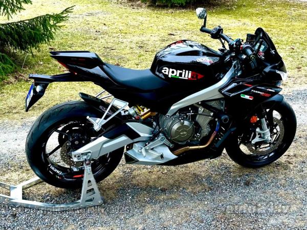 Melns Aprilia Tuono 2022 Tallina, ar dzinēja tilpumu 0.66 L un nobraukumu 13 tūkst. km par 6990 €, foto 2 vietnē AUTOMOTO.COM.LV