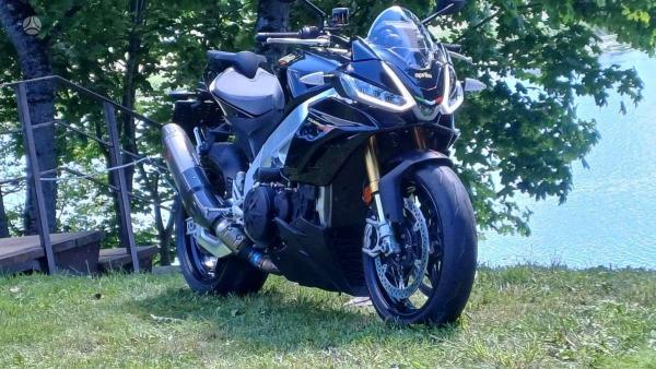 Melns Aprilia Tuono 2022 Viļņa, ar dzinēja tilpumu 1.08 L un nobraukumu 5 tūkst. km par 11500 €, foto 2 vietnē AUTOMOTO.COM.LV