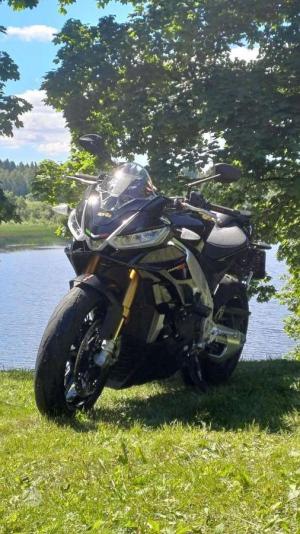 Black Aprilia Tuono 2022 in Vilnius, with an engine capacity of 1.08 L and mileage of 5 thousand km for 11500 €, photo 4 on AUTOMOTO.COM.LV