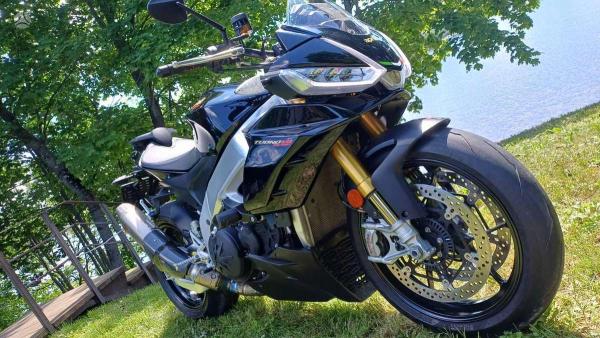Melns Aprilia Tuono 2022 Viļņa, ar dzinēja tilpumu 1.08 L un nobraukumu 5 tūkst. km par 11500 €, foto 4 vietnē AUTOMOTO.COM.LV