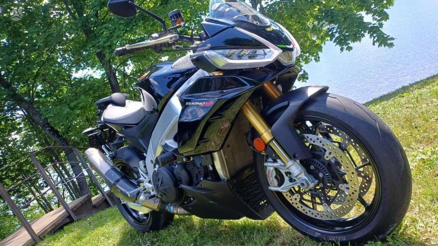Black Aprilia Tuono 2022 in Vilnius, with an engine capacity of 1.08 L and mileage of 5 thousand km for 11500 €, photo 5 on AUTOMOTO.COM.LV