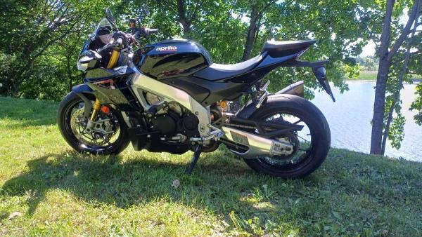 Melns Aprilia Tuono 2022 Viļņa, ar dzinēja tilpumu 1.08 L un nobraukumu 5 tūkst. km par 11500 €, foto 5 vietnē AUTOMOTO.COM.LV