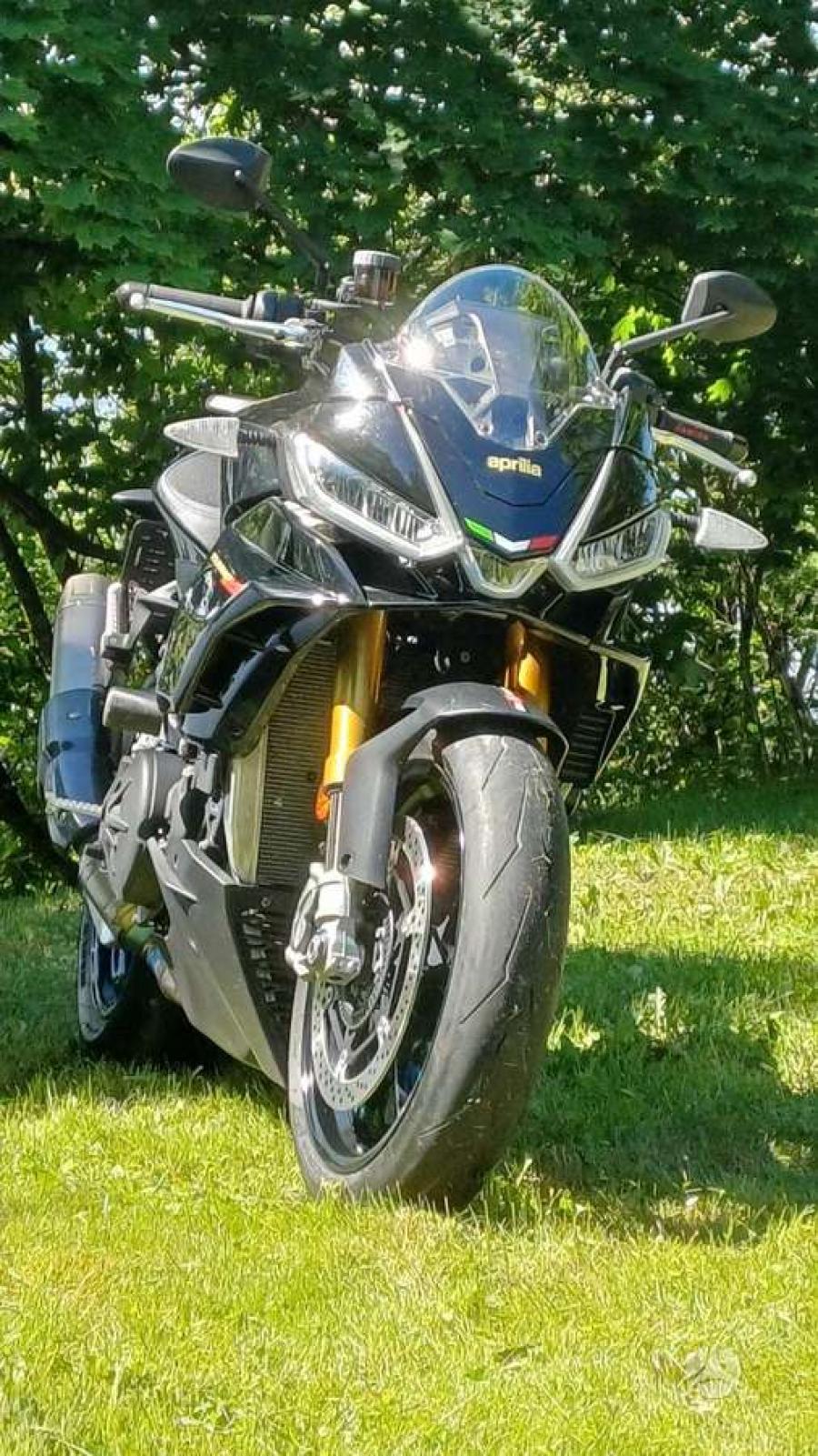 Black Aprilia Tuono 2022 in Vilnius, with an engine capacity of 1.08 L and mileage of 5 thousand km for 11500 €, photo 7 on AUTOMOTO.COM.LV