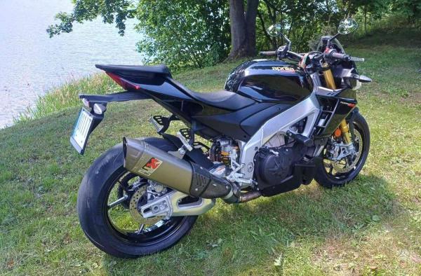 Melns Aprilia Tuono 2022 Viļņa, ar dzinēja tilpumu 1.08 L un nobraukumu 5 tūkst. km par 11500 €, foto 8 vietnē AUTOMOTO.COM.LV