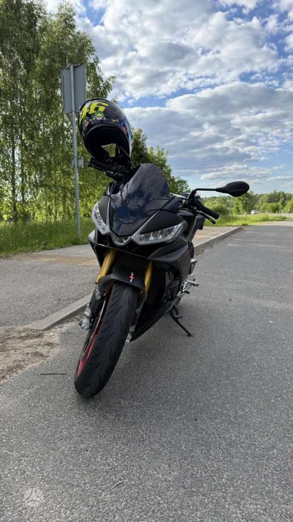 Melns Aprilia Tuono 2022 Viļņa, ar dzinēja tilpumu 1.10 L un nobraukumu 15 tūkst. km par 11600 €, foto 2 vietnē AUTOMOTO.COM.LV