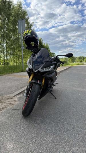 Melns Aprilia Tuono 2022 Viļņa, ar dzinēja tilpumu 1.10 L un nobraukumu 15 tūkst. km par 11600 €, foto 3 vietnē AUTOMOTO.COM.LV