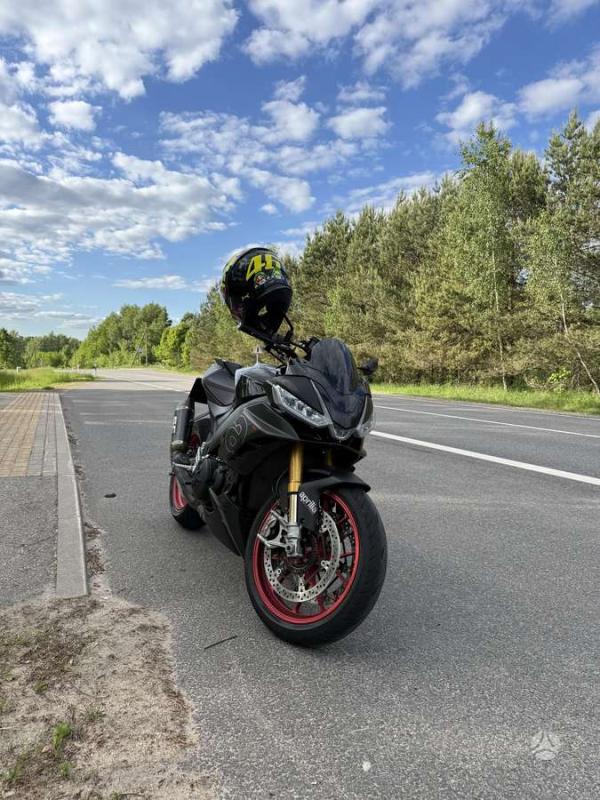 Melns Aprilia Tuono 2022 Viļņa, ar dzinēja tilpumu 1.10 L un nobraukumu 15 tūkst. km par 11600 €, foto 3 vietnē AUTOMOTO.COM.LV