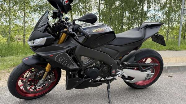 Melns Aprilia Tuono 2022 Viļņa, ar dzinēja tilpumu 1.10 L un nobraukumu 15 tūkst. km par 11600 €, foto 8 vietnē AUTOMOTO.COM.LV