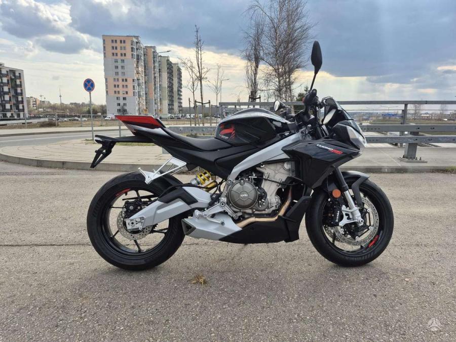 Melns Aprilia Tuono 2024 Viļņa, ar dzinēja tilpumu 0.66 L un nobraukumu 0 tūkst. km par 7600 €, foto 3 vietnē AUTOMOTO.COM.LV