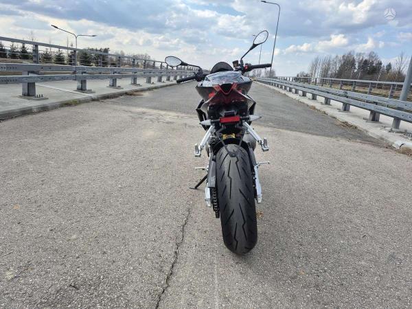 Aprilia Tuono 2024 Viļņa vietnē Melns Aprilia Tuono 2024 Viļņa, ar dzinēja tilpumu 0.66 L un nobraukumu 0 tūkst. km par 7600 €, foto 5 vietnē AUTOMOTO.COM.LV
