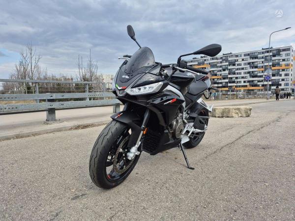 Aprilia Tuono 2024 Viļņa vietnē Melns Aprilia Tuono 2024 Viļņa, ar dzinēja tilpumu 0.66 L un nobraukumu 0 tūkst. km par 7600 €, foto 9 vietnē AUTOMOTO.COM.LV