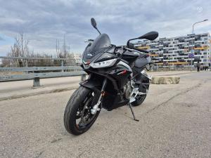 Melns Aprilia Tuono 2024 Viļņa, ar dzinēja tilpumu 0.66 L un nobraukumu 0 tūkst. km par 7600 €, foto 9 vietnē AUTOMOTO.COM.LV