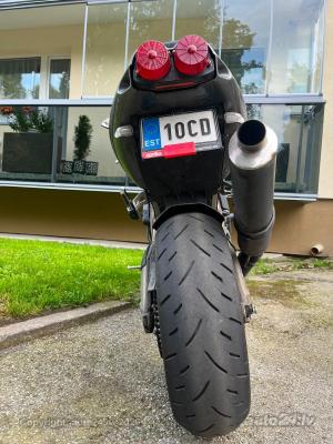 Grey Aprilia Tuono 2003 in Tallinn, with an engine capacity of 1.00 L and mileage of 37 thousand km for 2299 €, photo 3 on AUTOMOTO.COM.LV