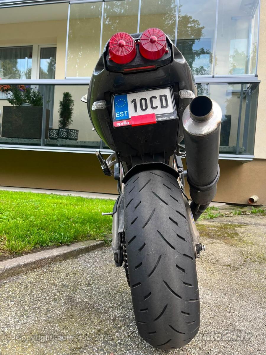 Grey Aprilia Tuono 2003 in Tallinn, with an engine capacity of 1.00 L and mileage of 37 thousand km for 2299 €, photo 3 on AUTOMOTO.COM.LV