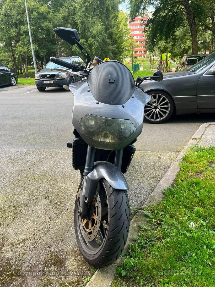 Grey Aprilia Tuono 2003 in Tallinn, with an engine capacity of 1.00 L and mileage of 37 thousand km for 2299 €, photo 5 on AUTOMOTO.COM.LV
