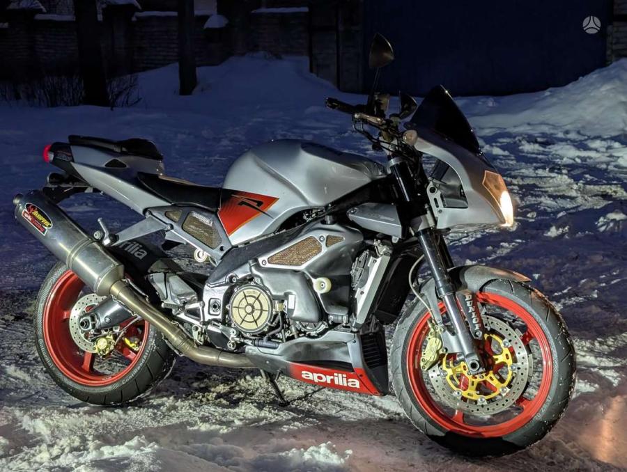 Pelēks Aprilia Tuono 2004 Kauņa, ar dzinēja tilpumu 1.00 L un nobraukumu 1160 tūkst. km par 2600 €, foto 1 vietnē AUTOMOTO.COM.LV
