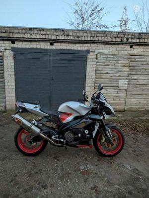Pelēks Aprilia Tuono 2004 Kauņa, ar dzinēja tilpumu 0.00 L un nobraukumu 1160 tūkst. km par 2700 €, foto 4 vietnē AUTOMOTO.COM.LV