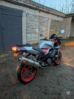 Pelēks Aprilia Tuono 2004 Kauņa, ar dzinēja tilpumu 0.00 L un nobraukumu 1160 tūkst. km par 2700 €, foto 5 vietnē AUTOMOTO.COM.LV