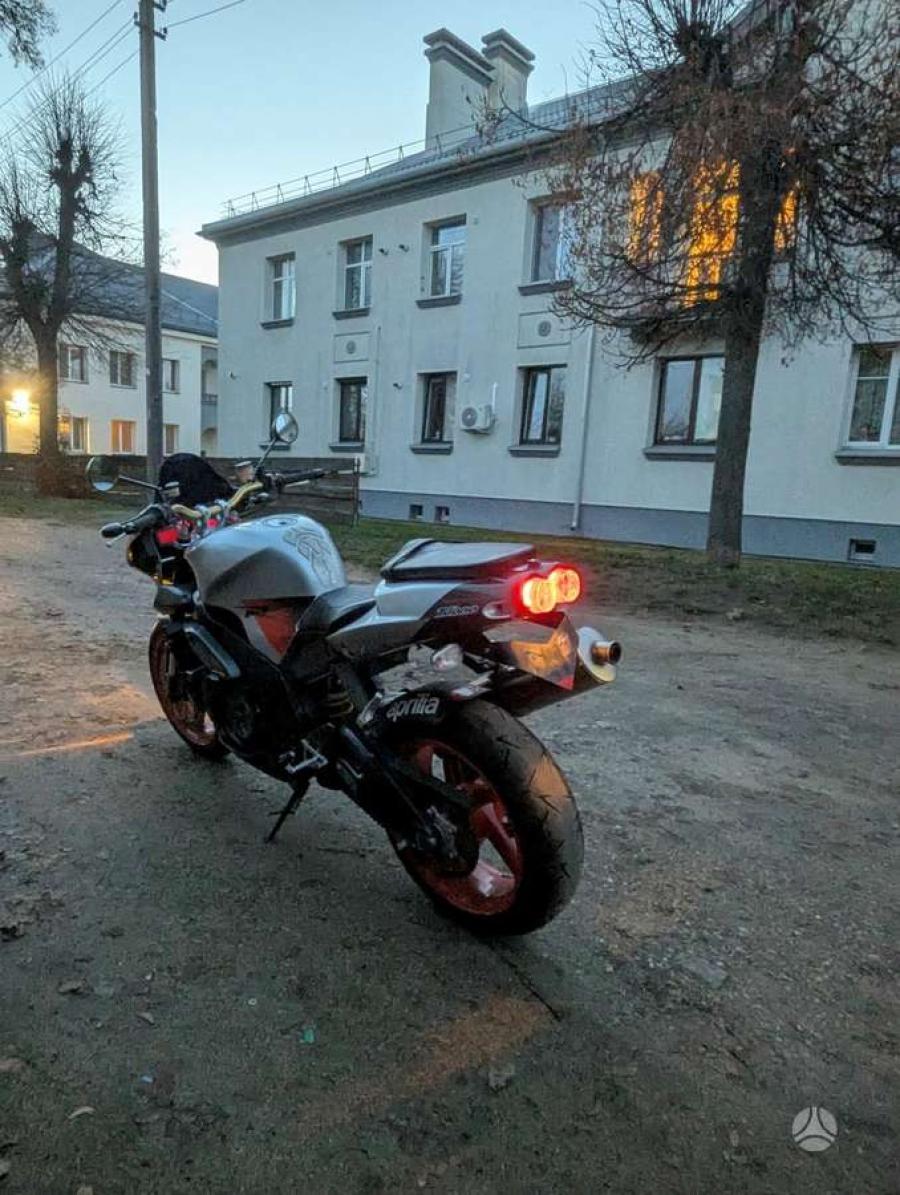 Pelēks Aprilia Tuono 2004 Kauņa, ar dzinēja tilpumu 0.00 L un nobraukumu 1160 tūkst. km par 2700 €, foto 7 vietnē AUTOMOTO.COM.LV