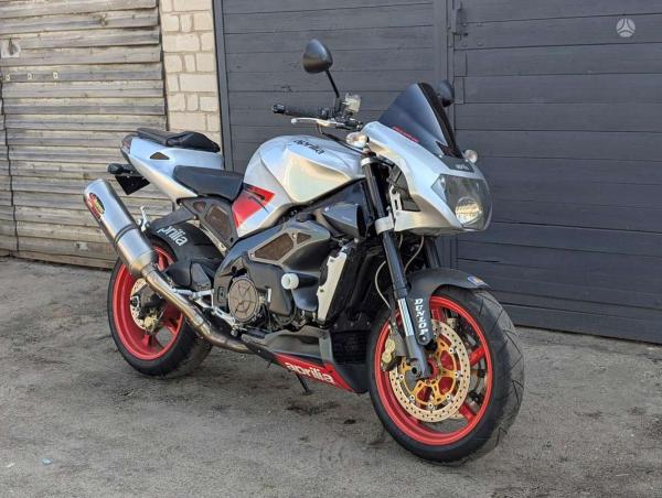 Grey Aprilia Tuono 2004 in Kaunas, with an engine capacity of 1.00 L and mileage of 15 thousand km for 2600 €, photo 2 on AUTOMOTO.COM.LV