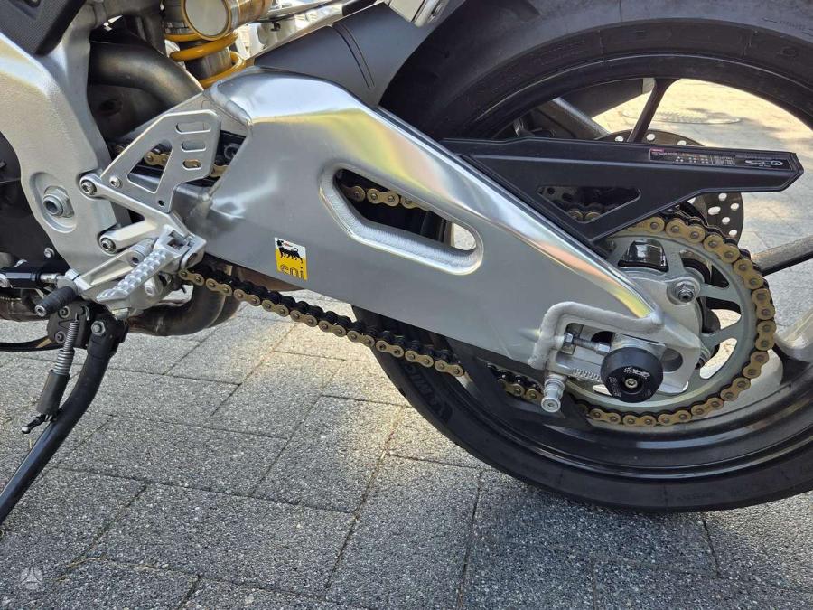 Pelēks Aprilia Tuono 2017 Panevēža, ar dzinēja tilpumu 1.10 L un nobraukumu 29 tūkst. km par 6499 €, foto 4 vietnē AUTOMOTO.COM.LV